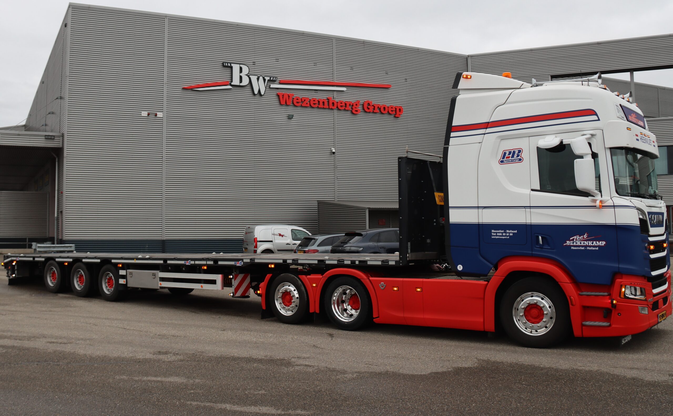 Wezenberg Trailers levert uitschuifbare vlakke mega HRD oplegger aan PB ...